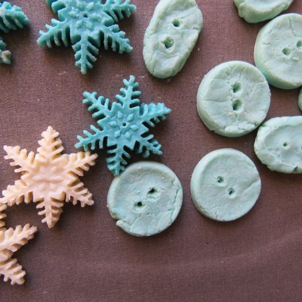 Making buttons from milk plastic - The Craft of Clothes
