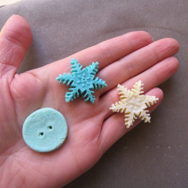 Making buttons from milk plastic - The Craft of Clothes